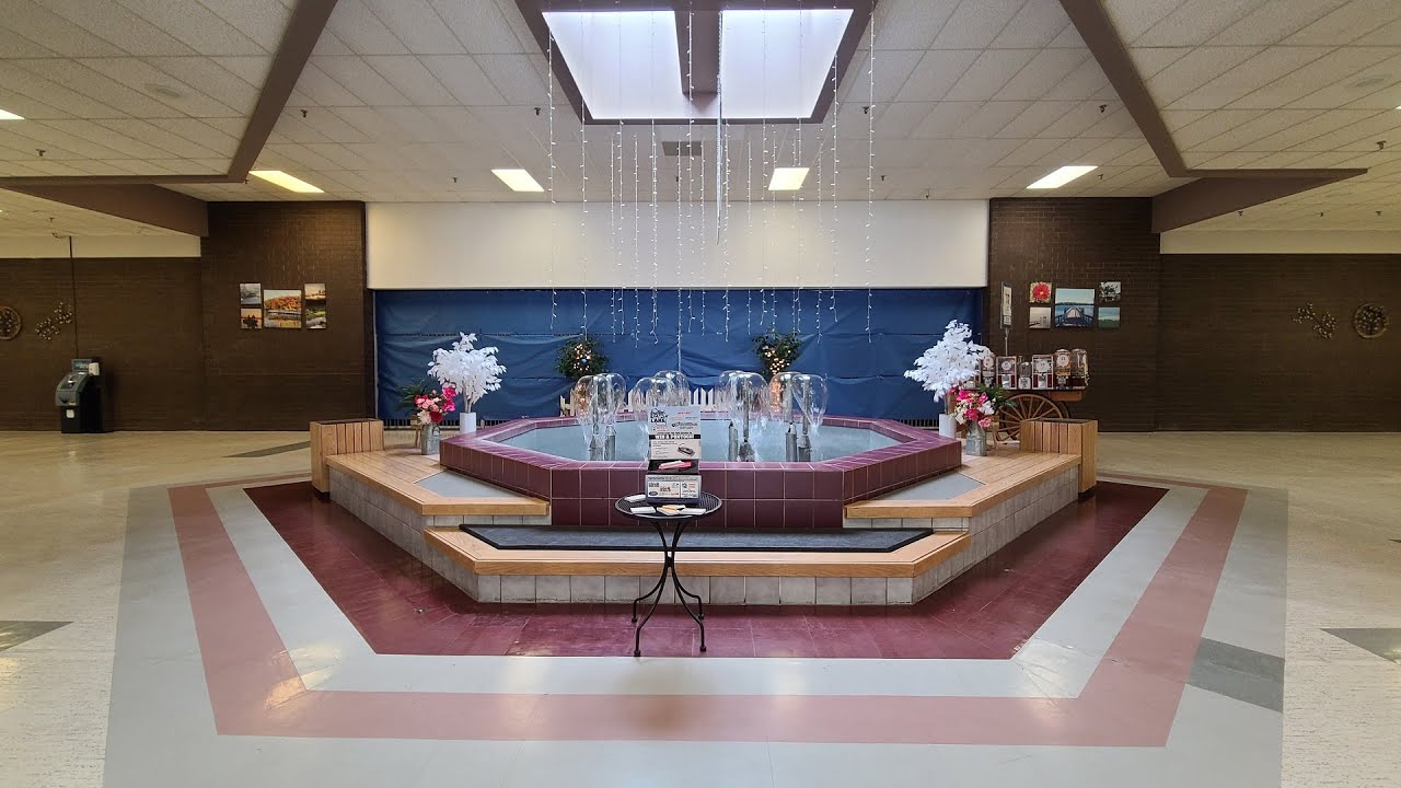 A Visit to Cedar Mall at Rice Lake - YouTube