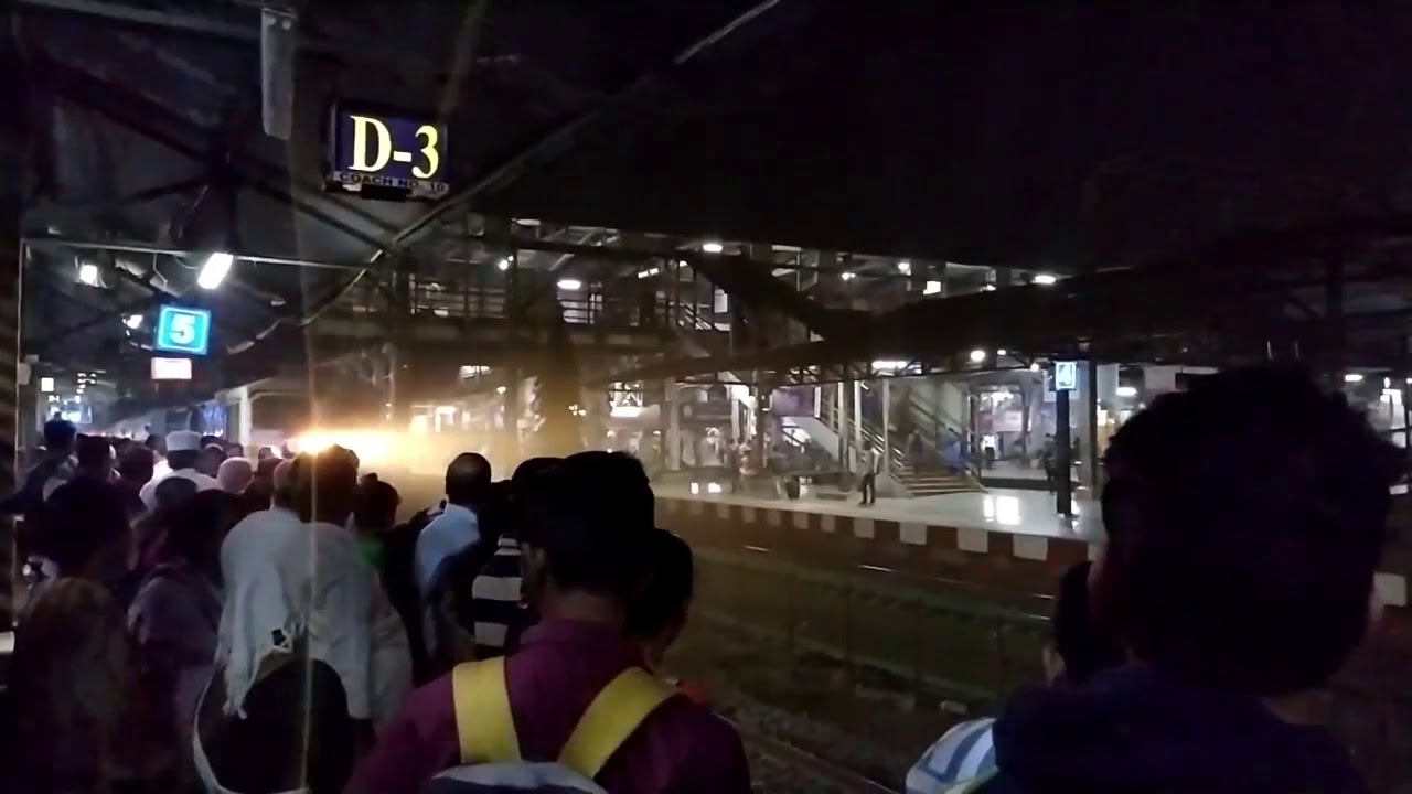 12051 DR MAO Janshatabdi Express Arriving At Thane Station - YouTube