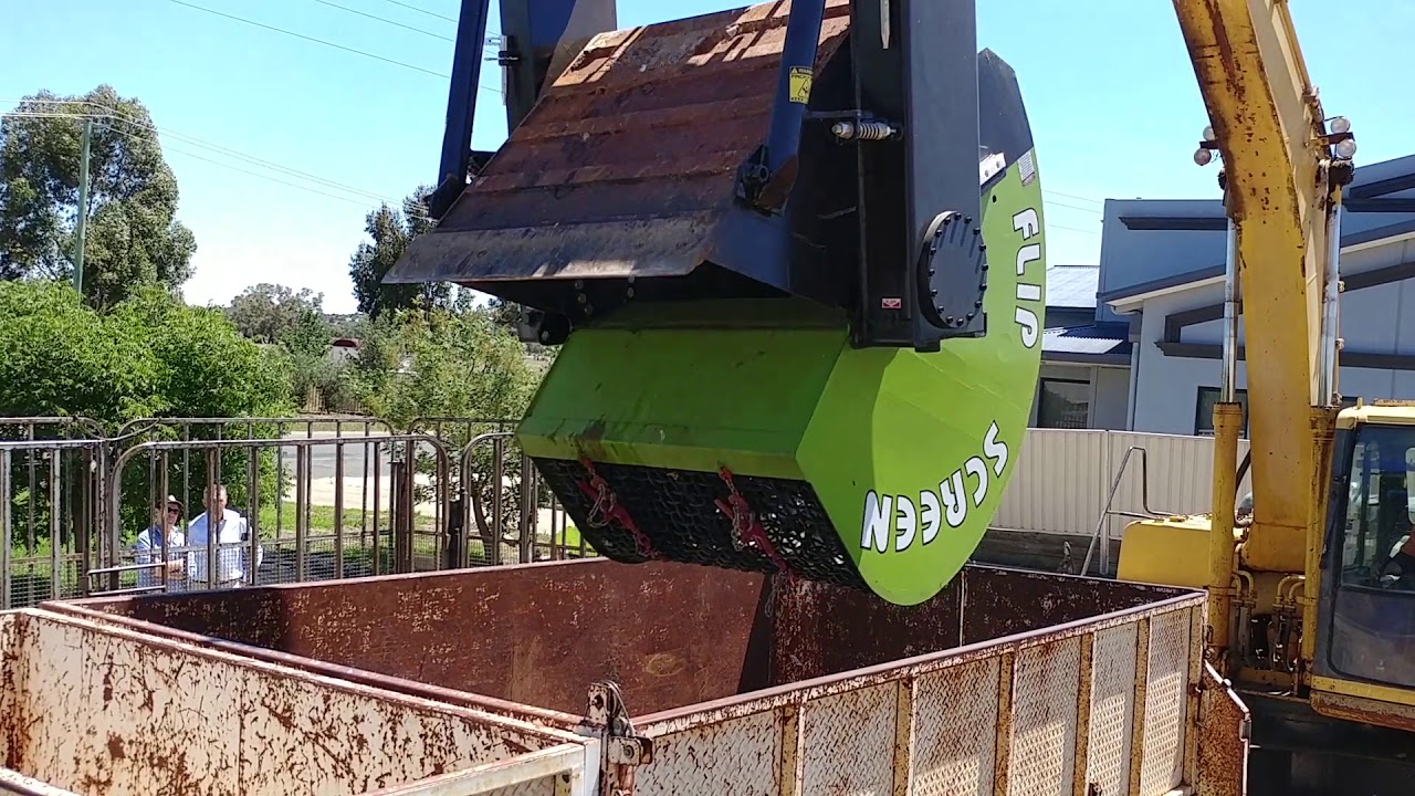 Flip Screen EX80 screener bucket Separating glass bottles from plastic ...