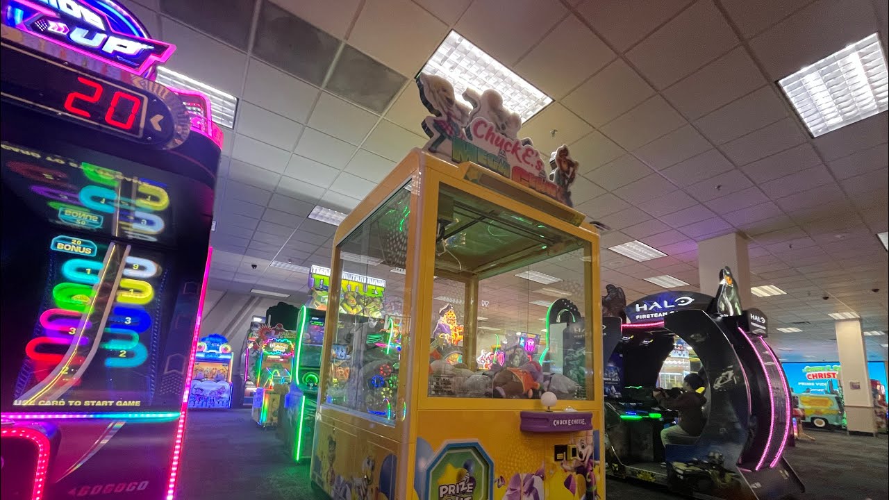 NEW Chuck e Mega claw at Arlington heights - YouTube