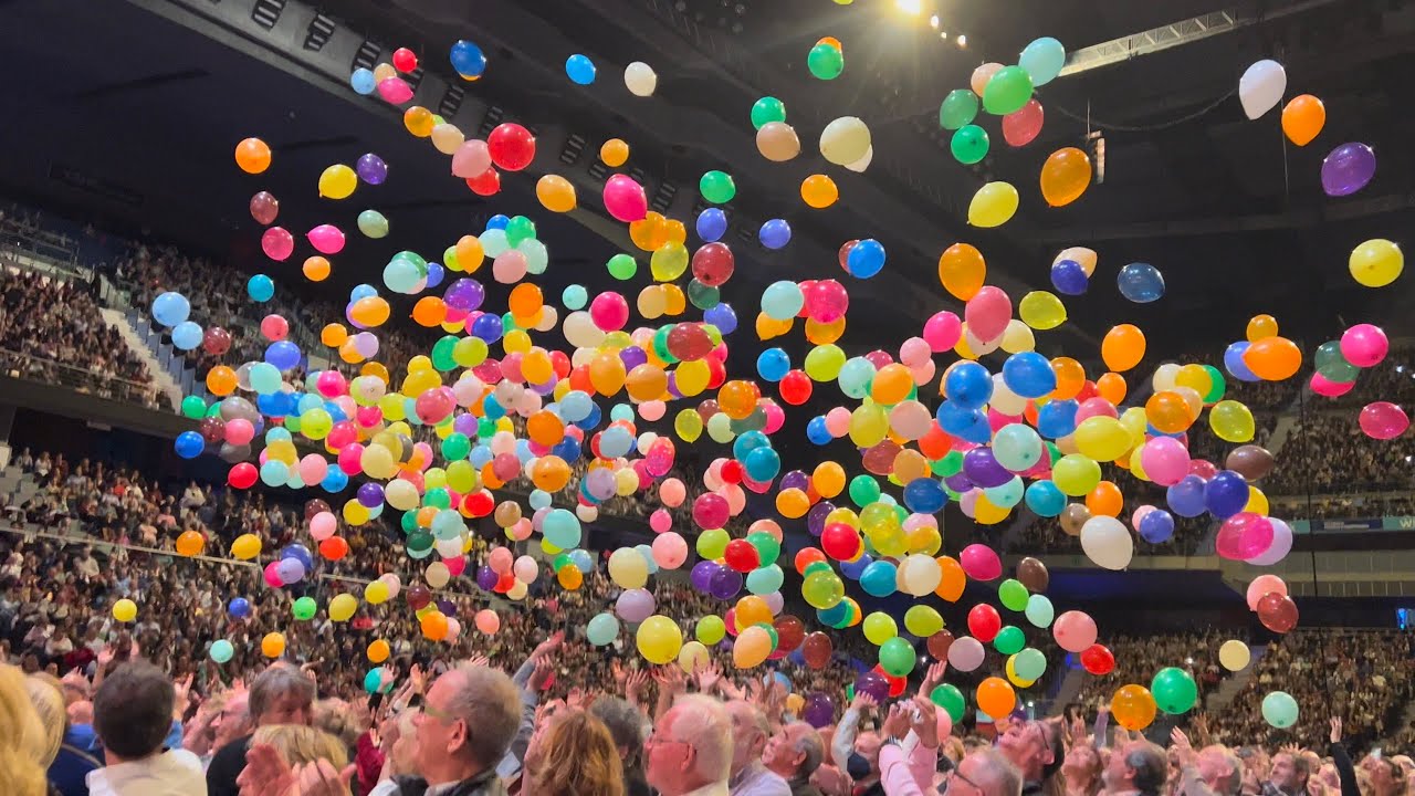 André Rieu Madrid 2023 - BOLERO DE RAVEL y GLOBOS - YouTube