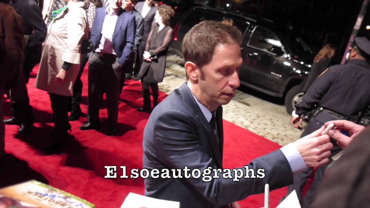 Tim Blake Nelson signing autographs at ANESTHESIA Premiere - YouTube