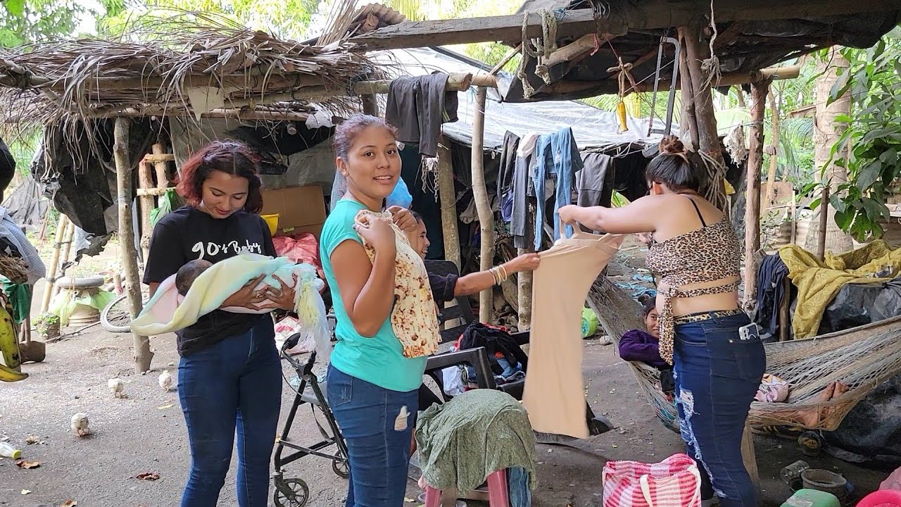 🔴Regalando Ropa A Familia En Extrema Pobreza Muy Felíz La Recibe🥳😱 ...