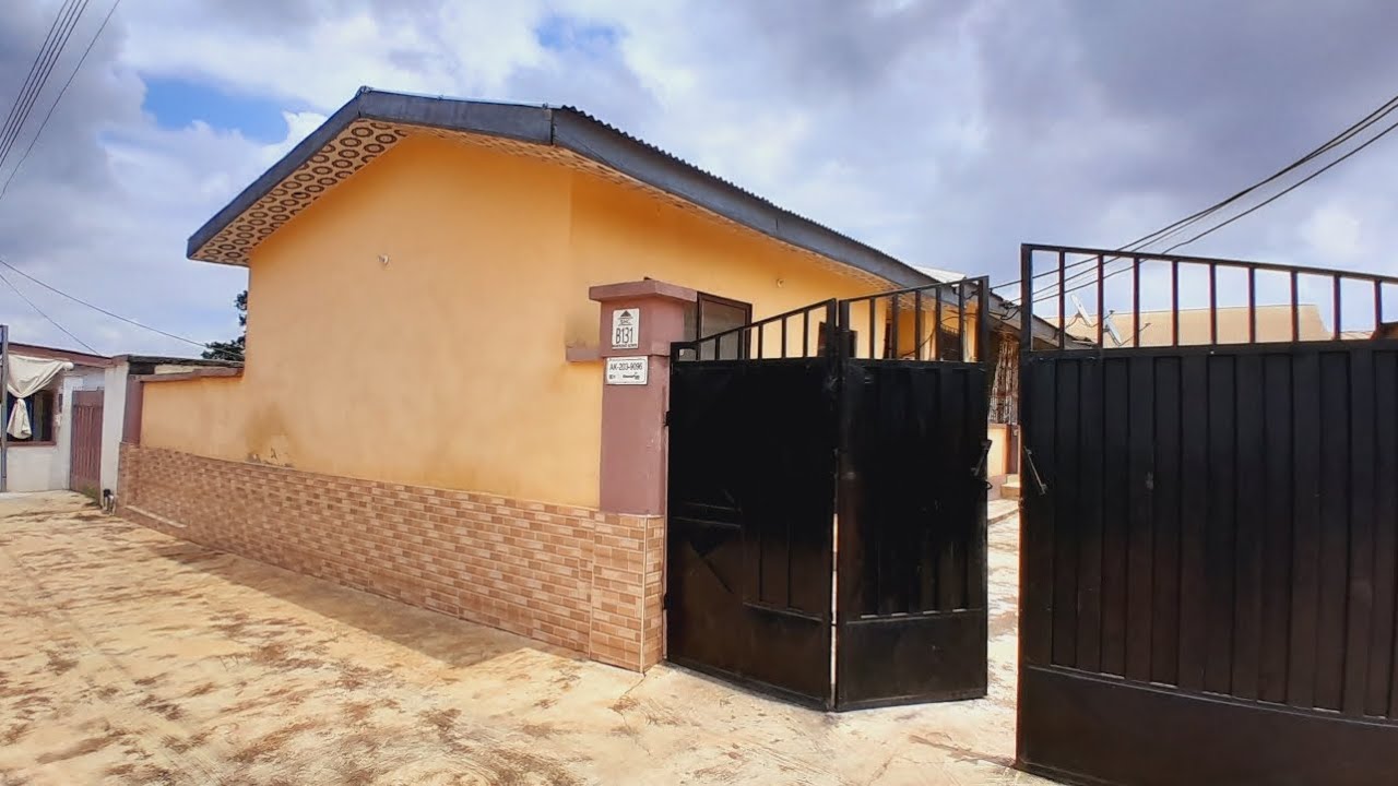 5 bedrooms house for sale at Pankrono Estate, 450,000 Ghana Cedis. Call ...