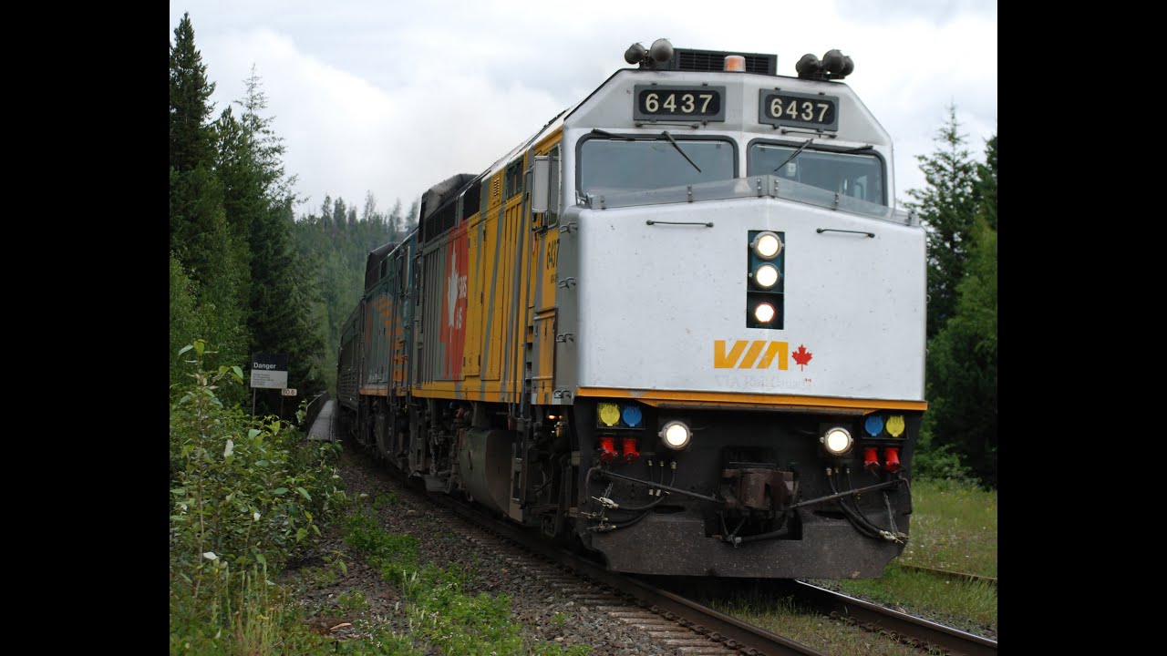 THE CANADIAN!!! VIA 6437 West, VIA #1 Rolls Through Canoe River BC. CNR ...