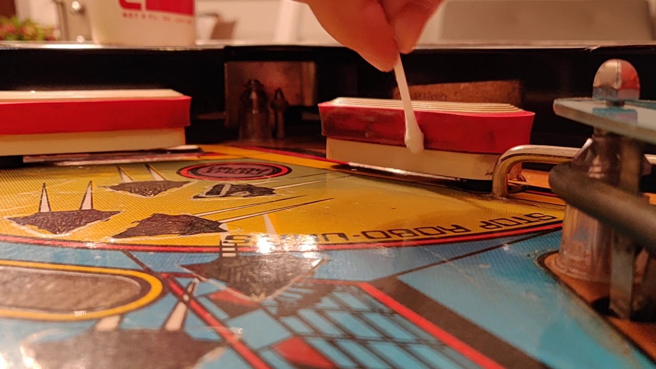 Nettoyage flipper batteurs avec Novus en 5s - YouTube