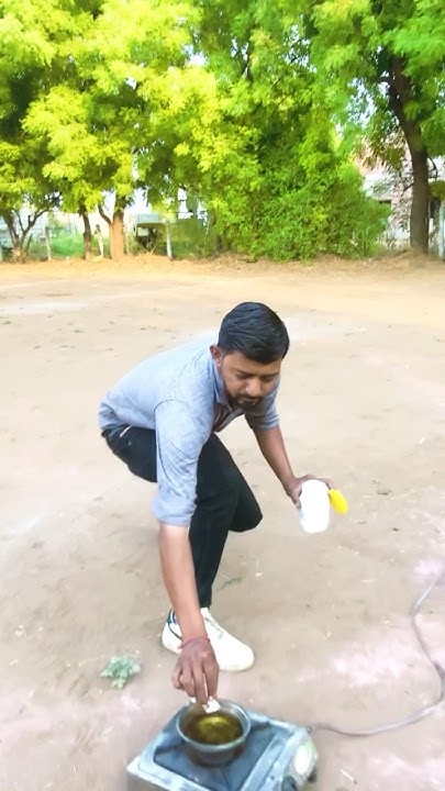 Hot oil+sodium metal+water #experiment #shortsvideo #youtubeshorts #Mr.Mayur Hacker - YouTube