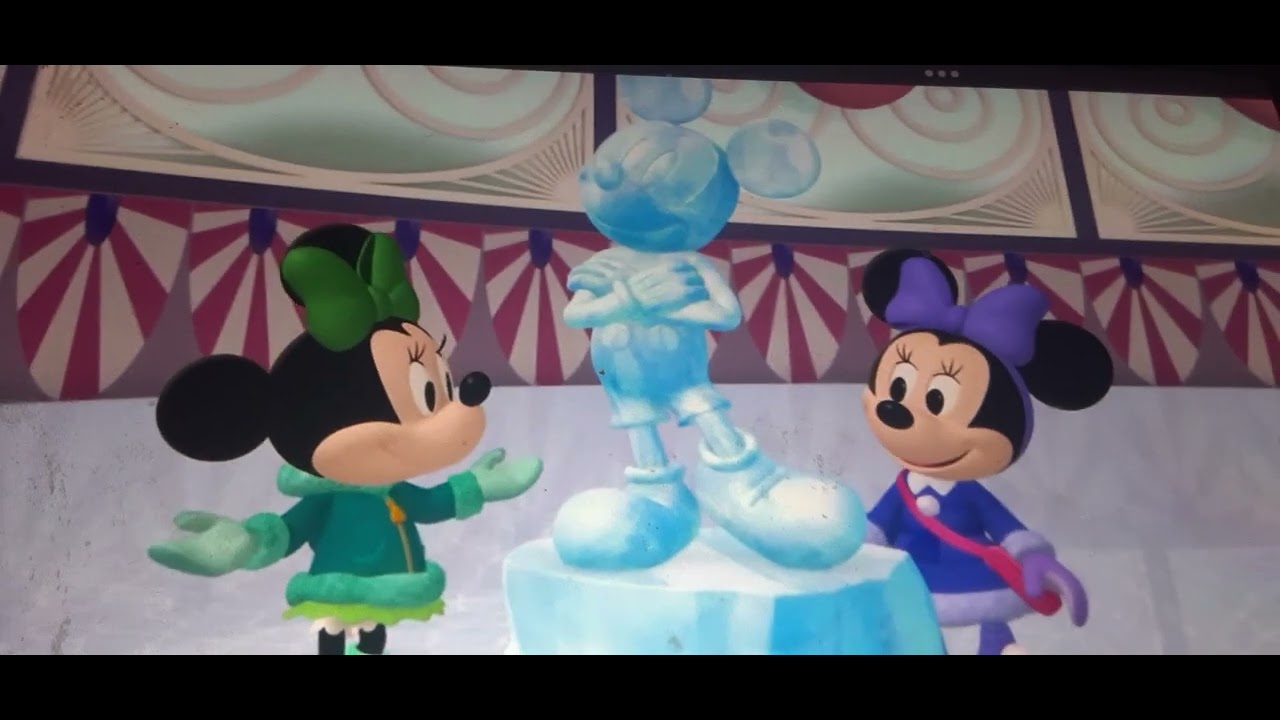 Minnie's Winter Bow Show Crashing 💥 - YouTube