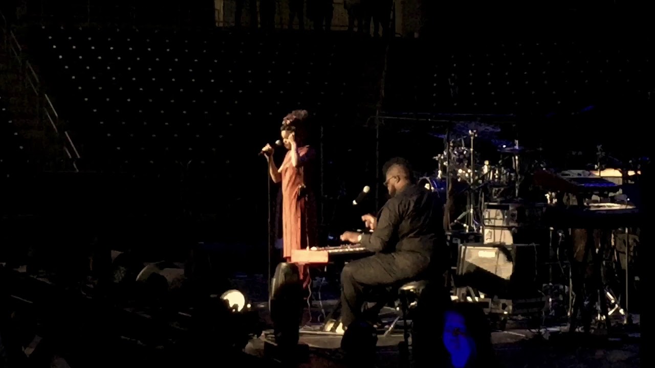 Andra Day Performs "Rise Up" at Obama Foundation Summit Concert - YouTube