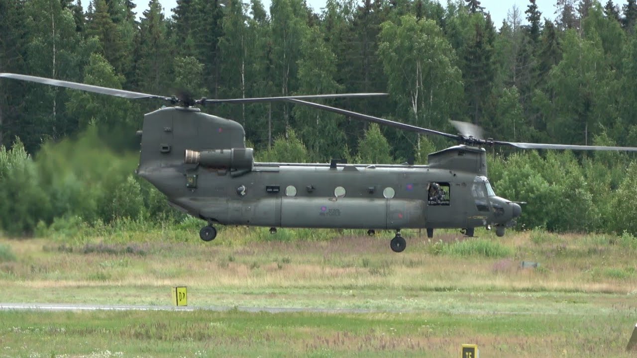 Royal Air Force Boeing Chinook HC.5 at Tampere-Pirkkala - YouTube