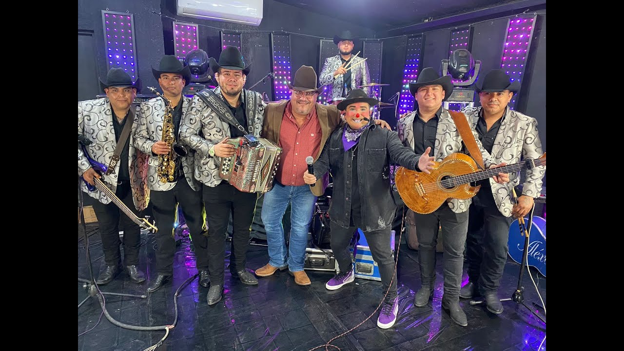 Los Huercos de Monterrey Bajo La Lluvia Ft. Alex Campa Ratón En Vivo ...