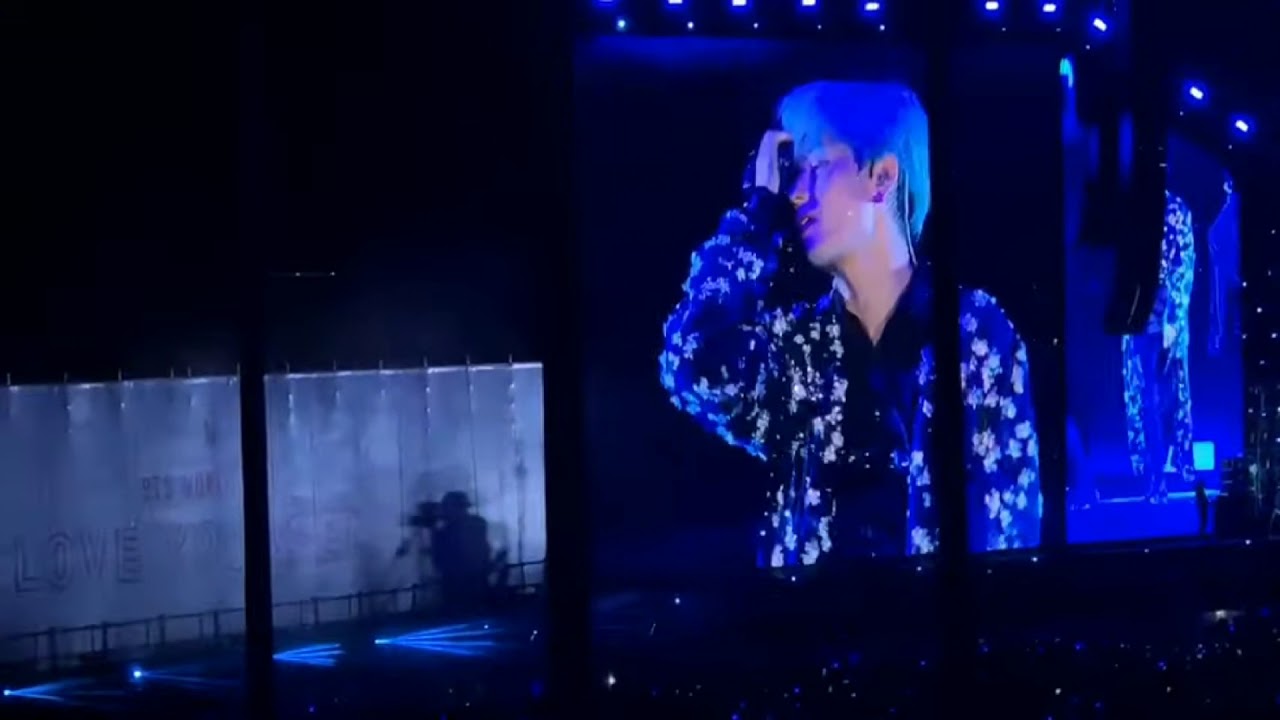 V BTS Singularity | World tour Thailand day2 - YouTube
