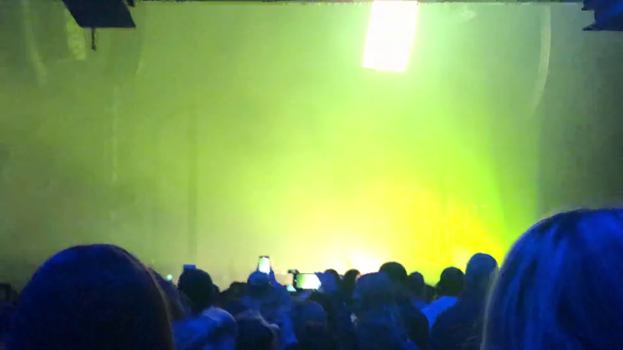 The 1975 - People (Live) - YouTube