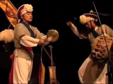 Klangwelten07/Samulnori Noreumachi Korean Drums - YouTube