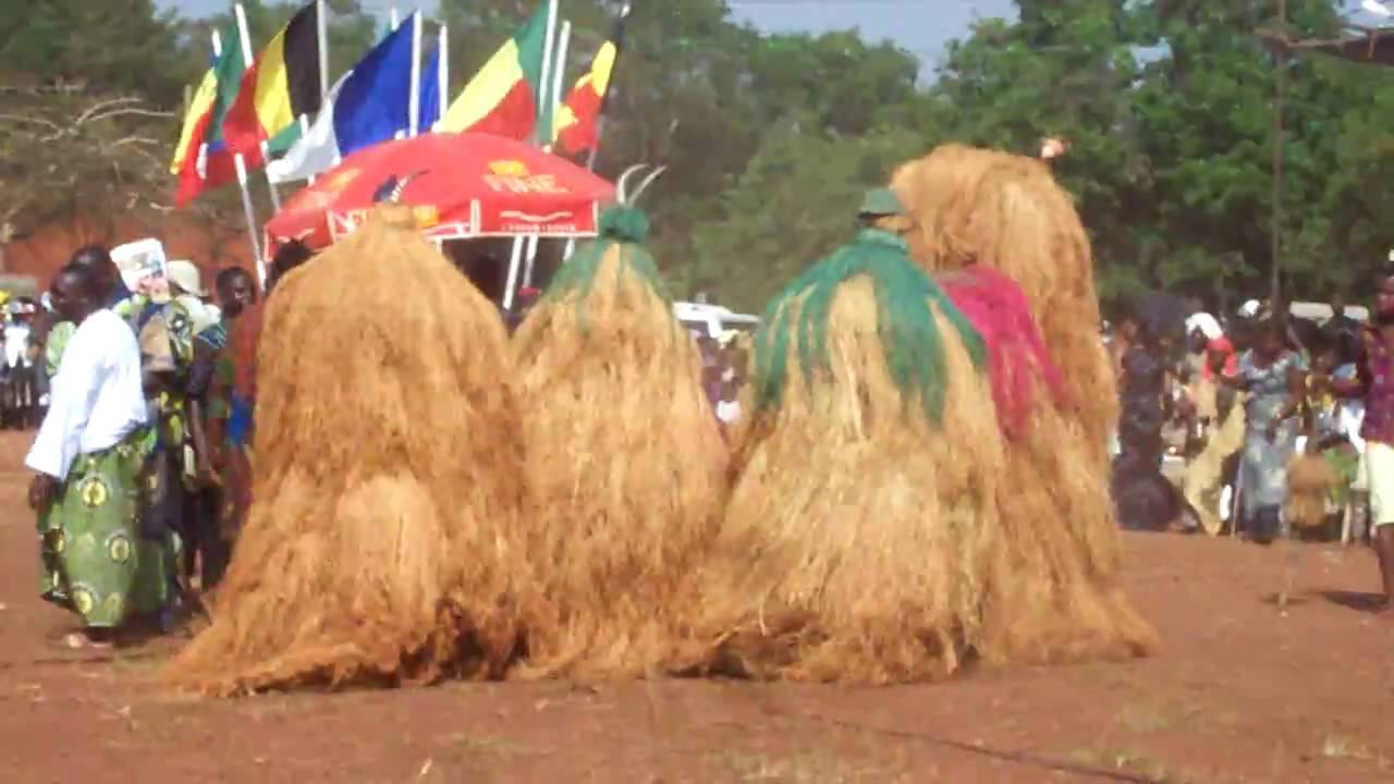 Danse du culte vaudou lors de la cérémonie d'ouverture du 6ème Festival ...