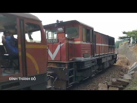 The D12E - 652 locomotive - YouTube