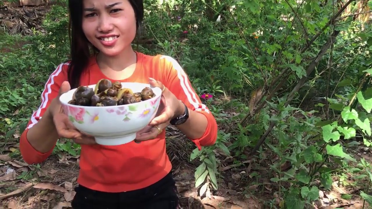 Snail Curry Recipe / Cooking Field Snail Curry With Onions - YouTube