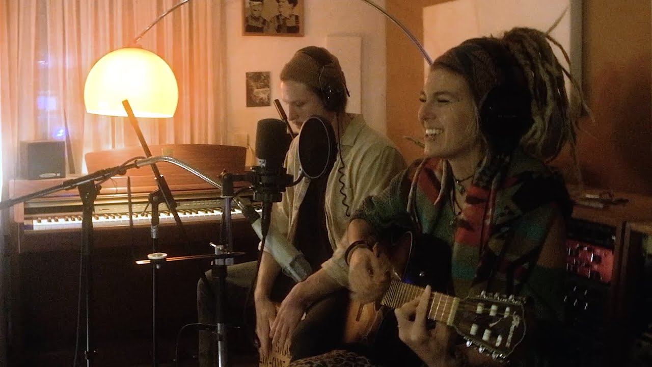 Ms Linsky - Desert [Adam's Room Session] - YouTube