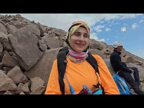 Süphan Dağı'nın Saklı Krater Gölleri Dağcıları Büyülüyor