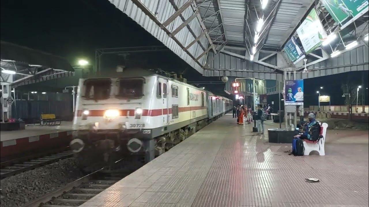 22835 Shalimar - Puri Superfast Express Arrives at Balasore - YouTube