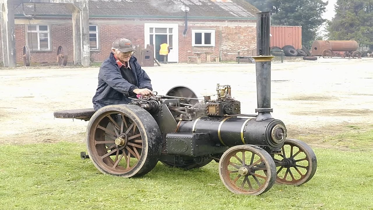 Miniature Traction Engine Running at the Southland Steam Engine Club ...