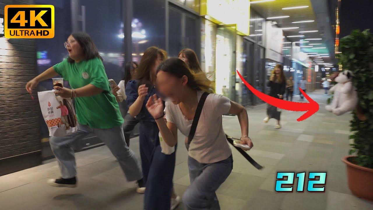 【212】好奇心有多大 “惊喜”就有多大 .Funny jungle man prank in china. - YouTube