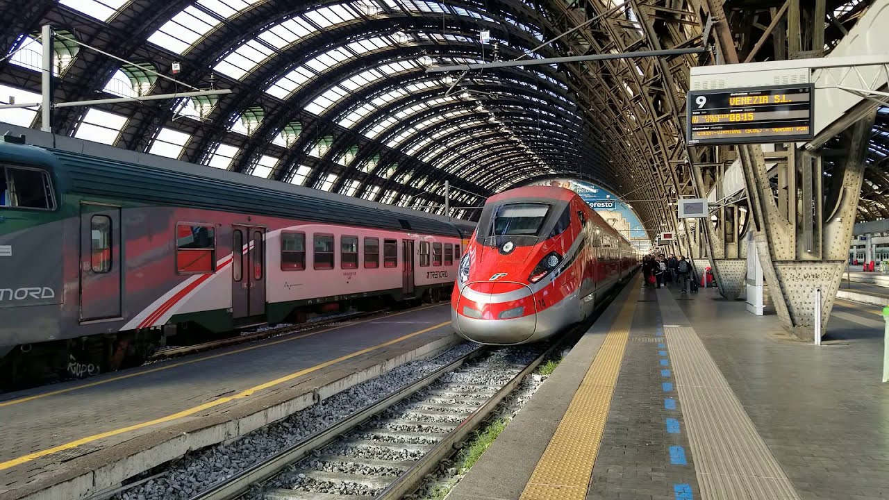 UltraHD 4K Frecciarossa 1000 ETR1000-14 with train AV 9709 Torino ...