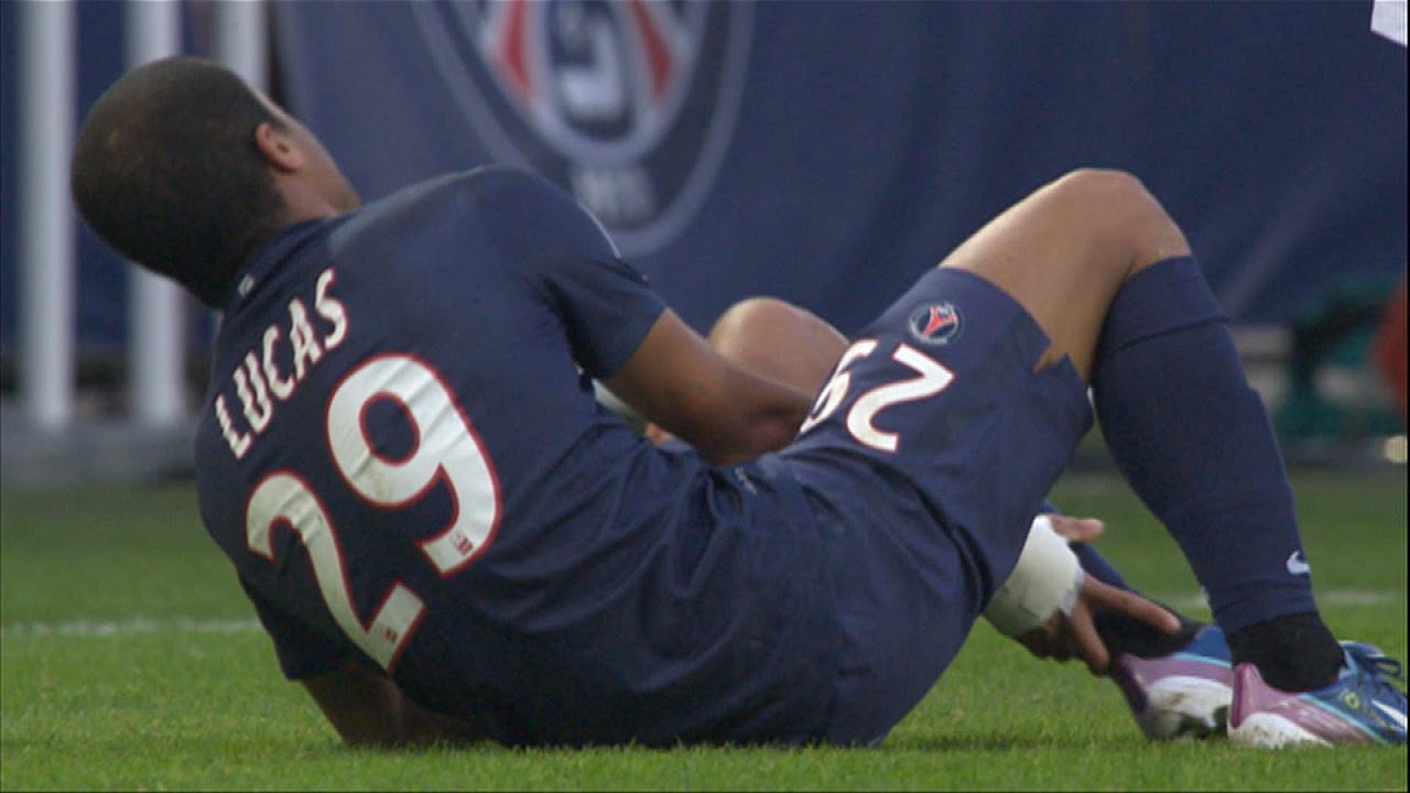 PSG Lucas' injury - YouTube