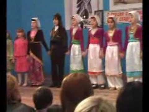 Mikra pulia 3, ena traguzia