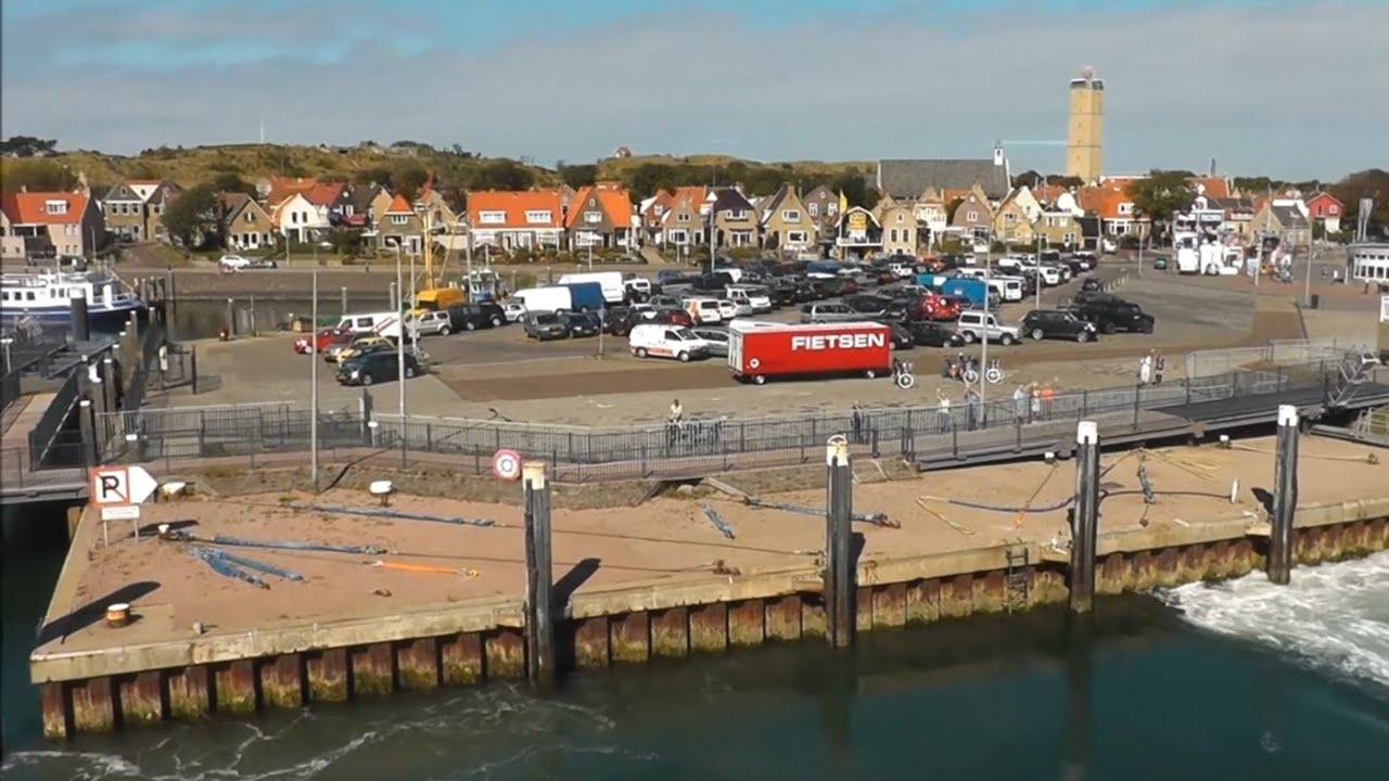 Veerboot M.S. Friesland vertrekt uit West-Terschelling - YouTube