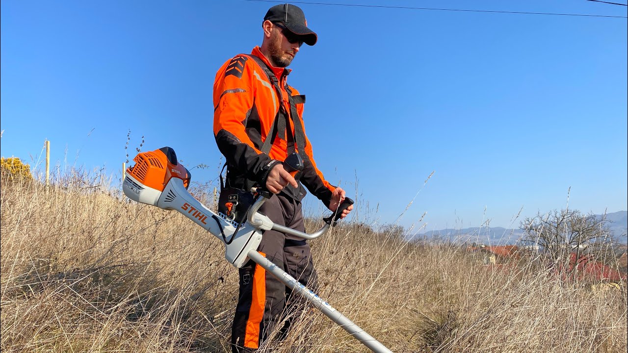 Stihl Fs 561-C with 350 mm brush knife in dry grass. - YouTube