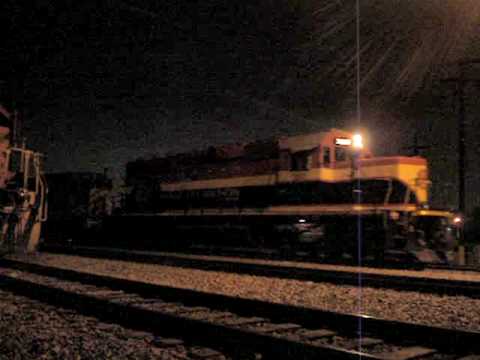 KCSM SD22ECO 2651 y GP38-2´s 2062 y 2054 recibiendo el FJAMY en el ...