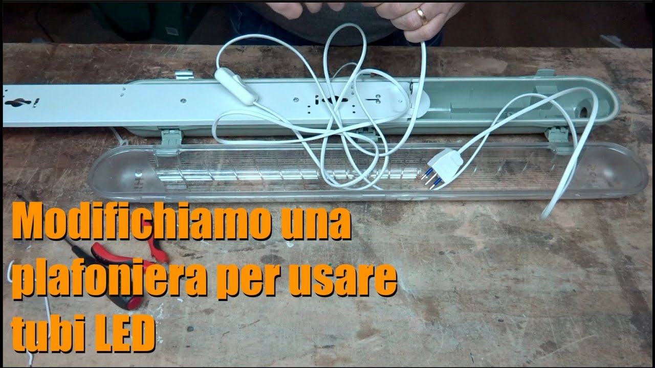 Modifichiamo una plafoniera NEON per usare tubi LED - YouTube
