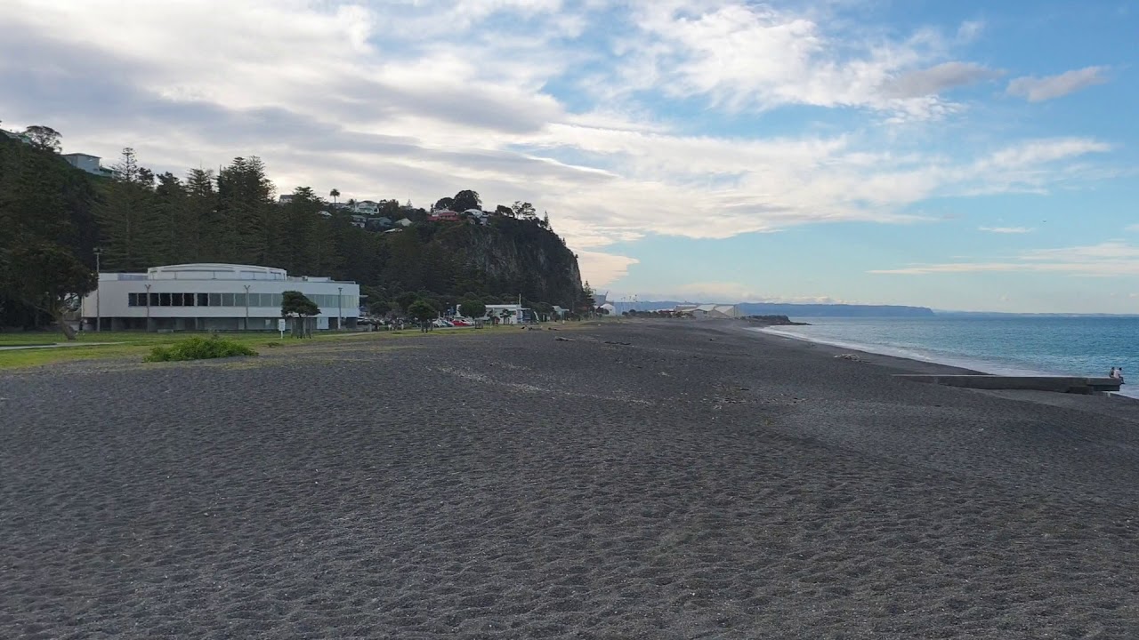 Beautiful Napier Marine Parade Viewing Platform at Napier Beach, Napier ...