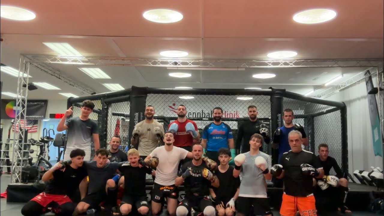 Learning boxing combinations with Noah! - YouTube