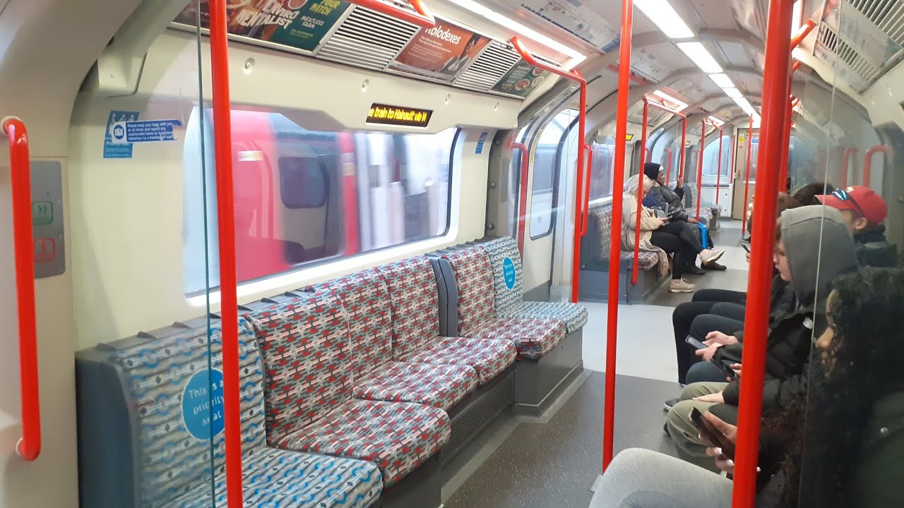 Central Line - 1992 Stock - Carriage Unit - (93176) - Stratford ...