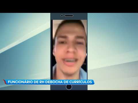 Homem debocha de currículos recebidos para vaga de emprego