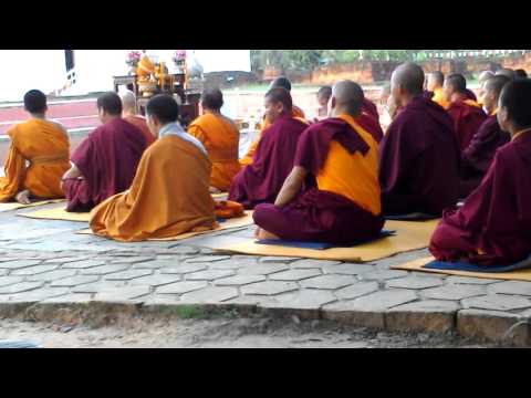 lumbini : pray for dead thai people / taylanta ölenler için merasim