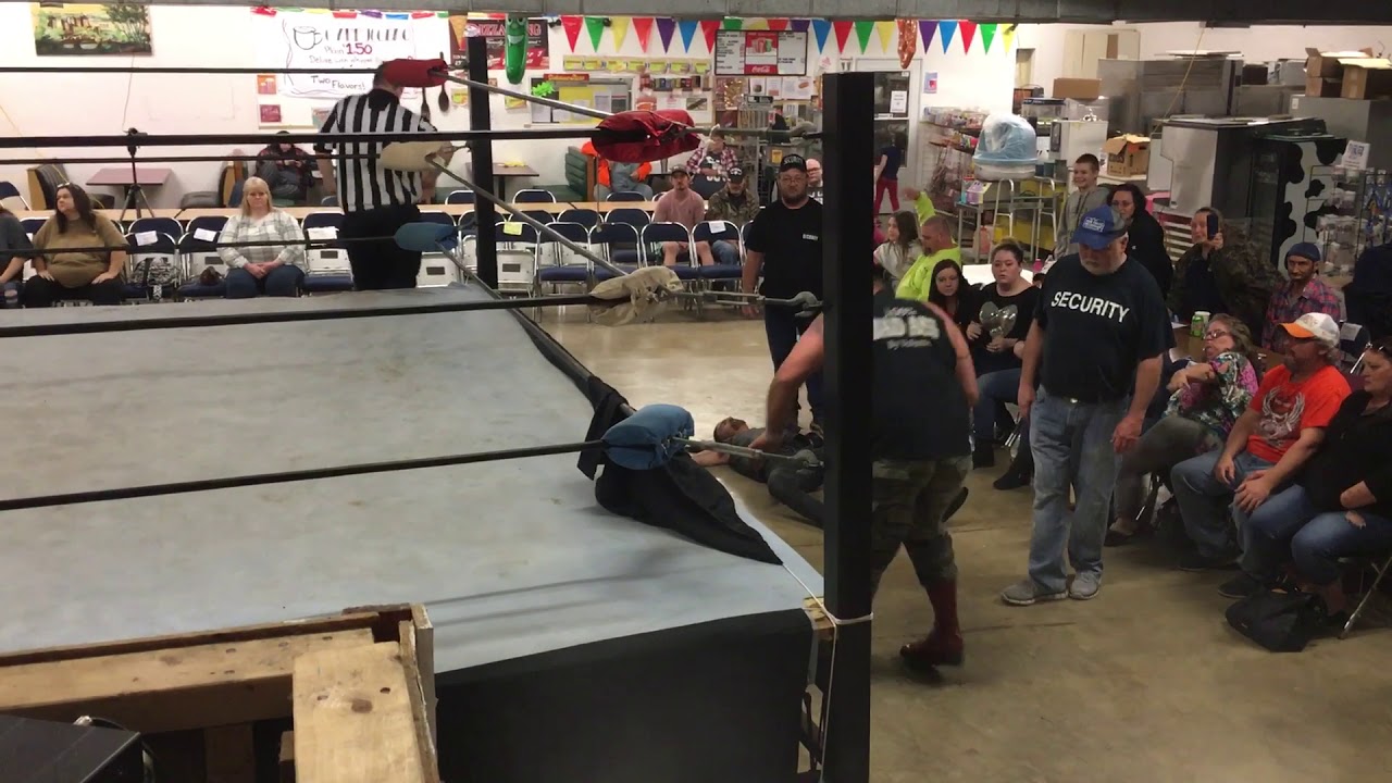 Digger James vs Ox Harley - YouTube
