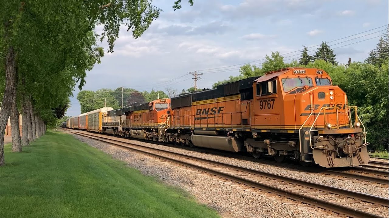 MACe! BNSF 9767 Leading NTWLAU Through Wayzata 6/8/2025 - YouTube