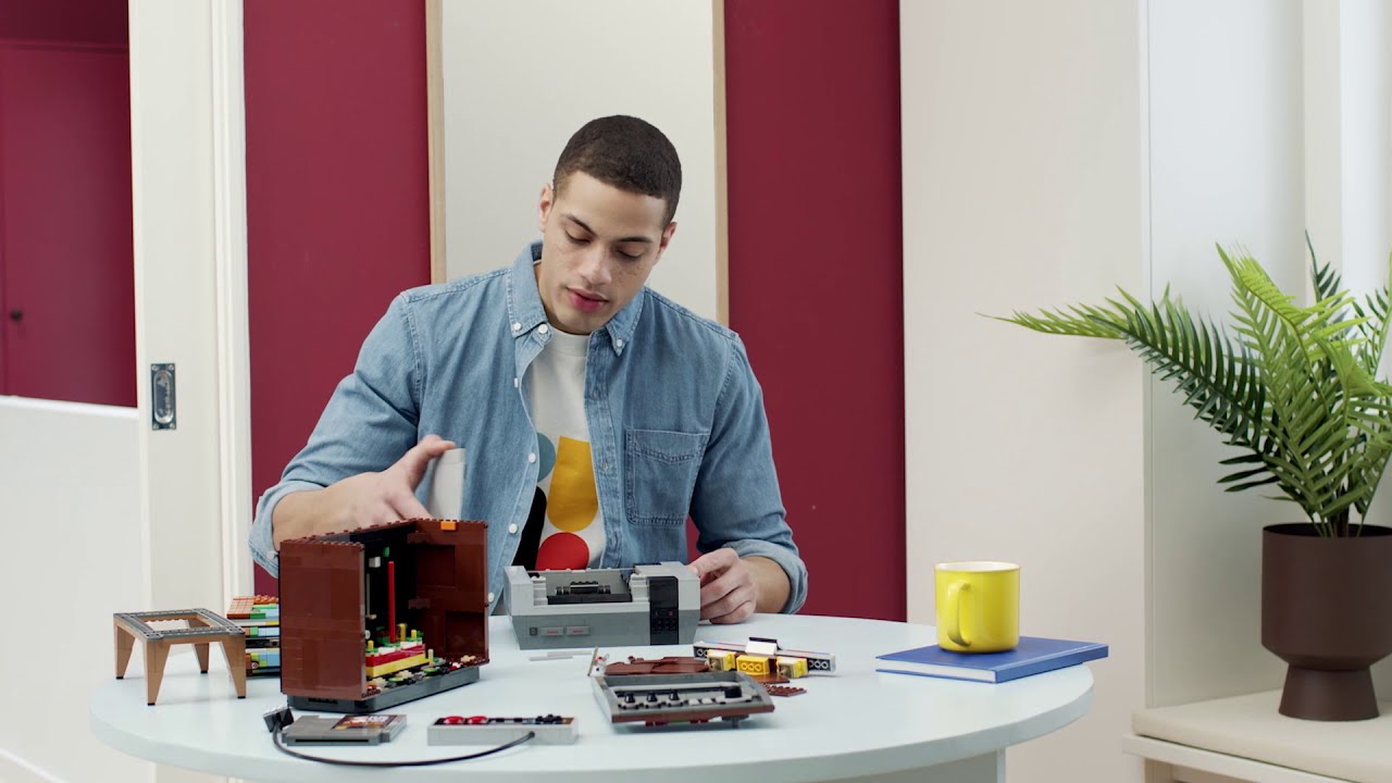 A closer look at the LEGO Nintendo Entertainment System - YouTube