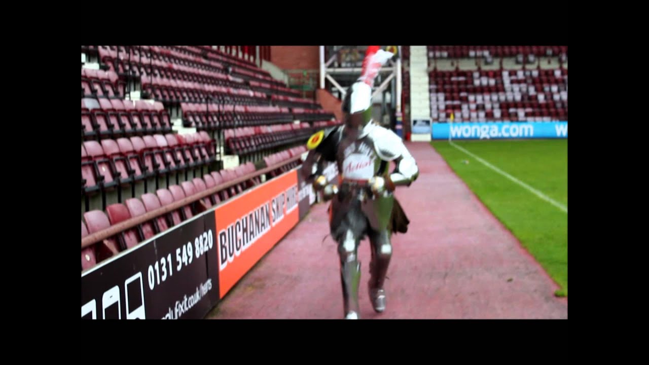 edinburgh knight runner completes marathon - YouTube