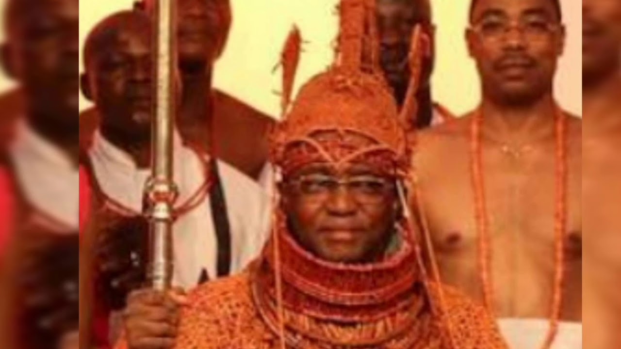 How to praise the Oba of Benin in English - YouTube