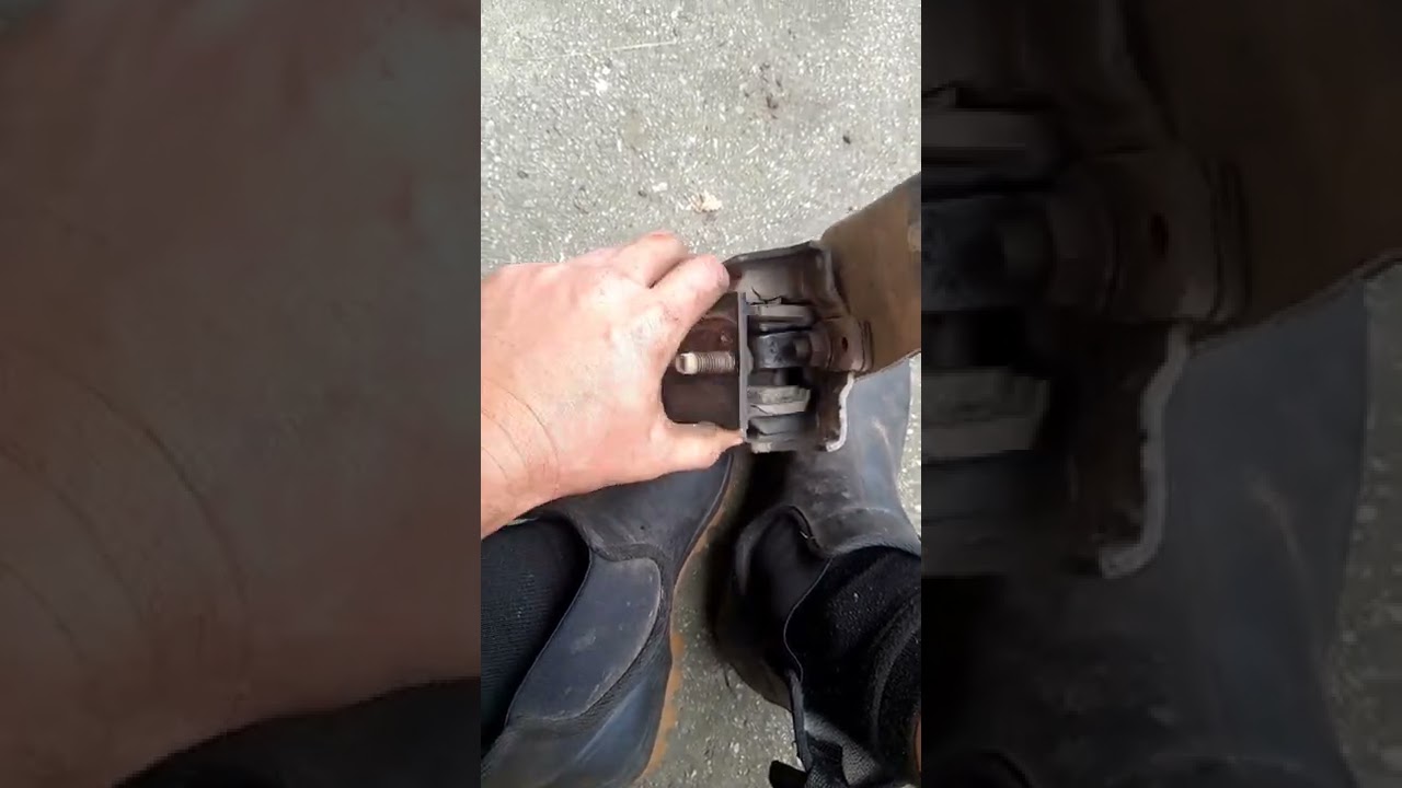 Ford Ranger T6 gearbox mount buggered - YouTube