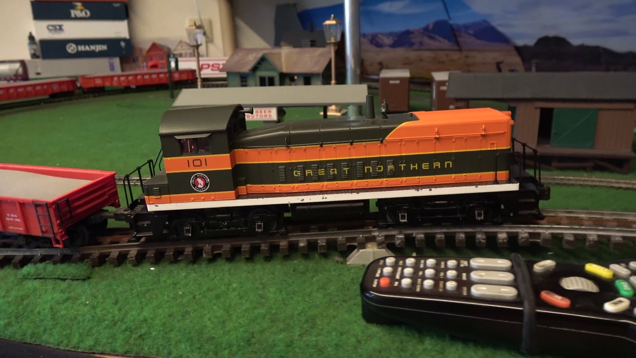 mth SW-8 Switcher Great Northern - YouTube