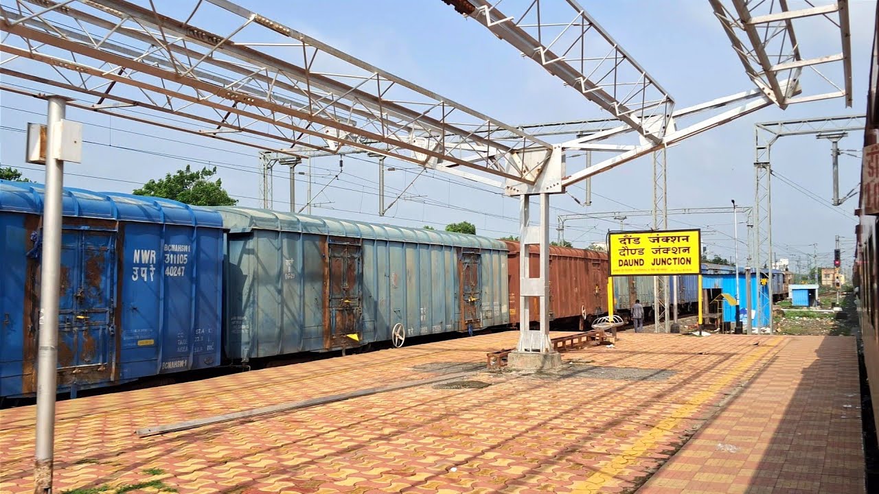 Solapur Pune Hutatma Express Train Arrival Departure Daund Junction ...