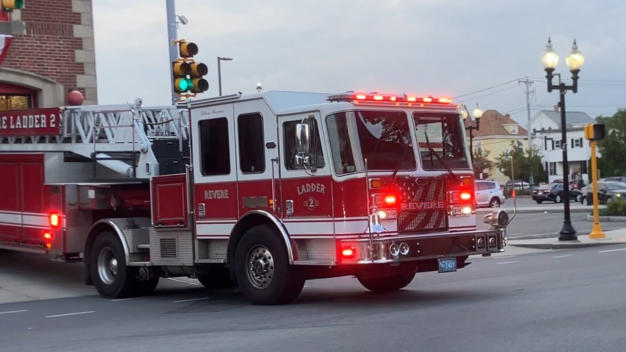 (Horn) Revere Fire Department Ladder 2 responding to a medical. - YouTube