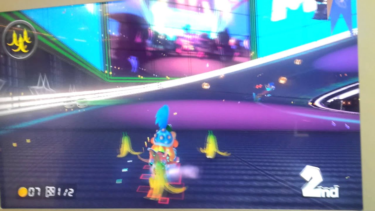 Leandre plays Mario kart 8 - YouTube