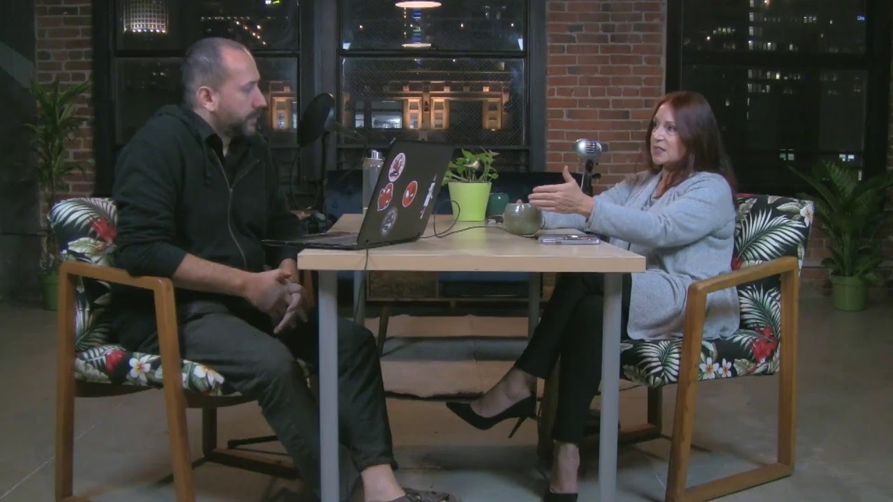 NERDOPOLITAN- ELLE FLORES- NUTRICIONISTA - YouTube