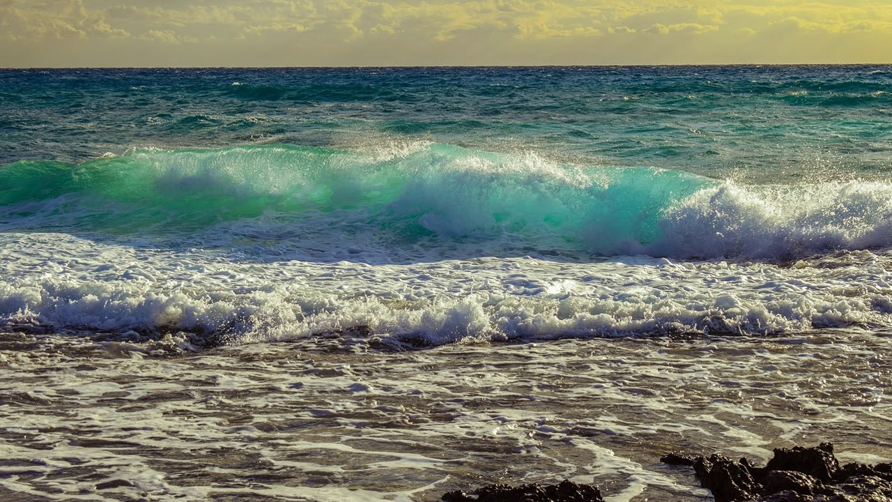Som de ondas do mar e vento forte - YouTube